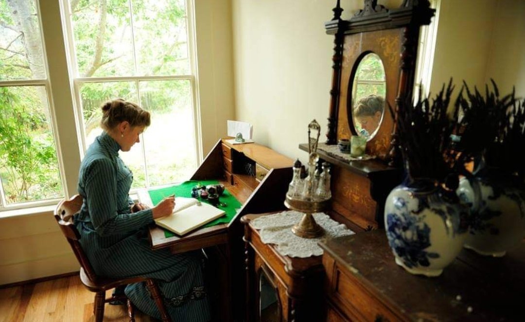 This Couple Is Still Living In The Victorian Era - Yodoozy®